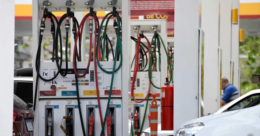 La brecha entre la nafta Súper y la Premium está entre las más bajas de los últimos 6 años ...